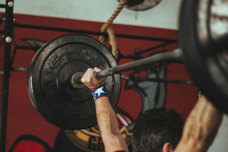 Strength Training Nutrition: Calories, Carbs, and Recovery · Cal Count ...